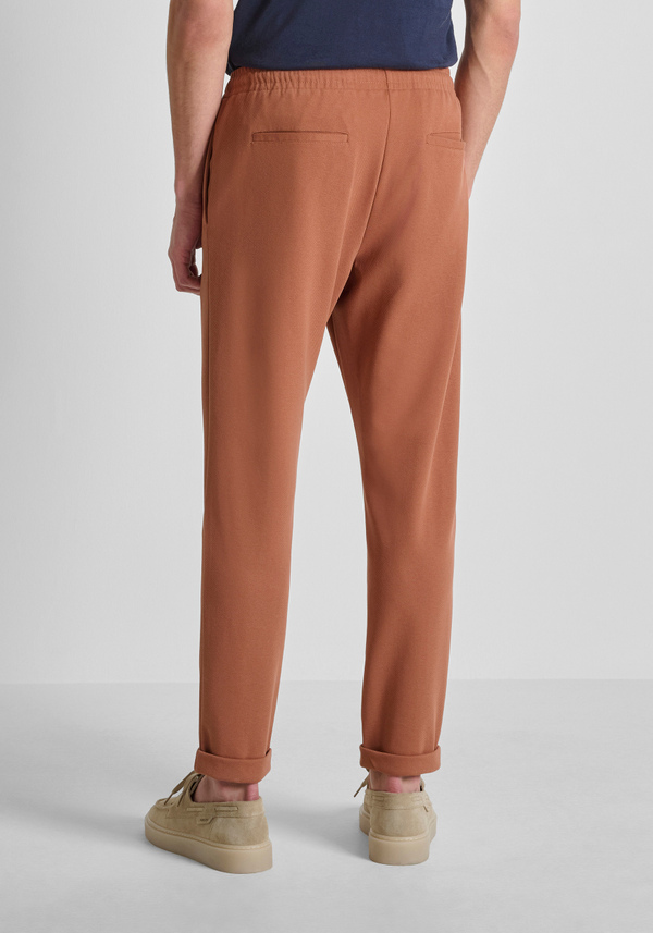 PANTALONES REGULAR FIT «CODY» DE SARGA DE ALGODÓN ELÁSTICO | Antony Morato